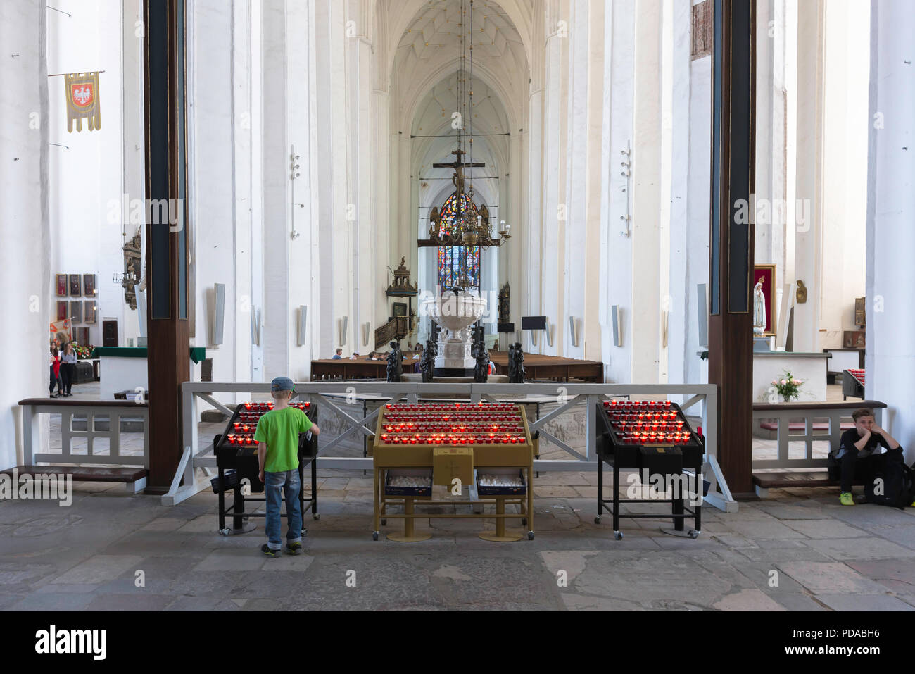 Marienkirche Danzig, mit Blick auf die gotische Kirchenschiff der St ...