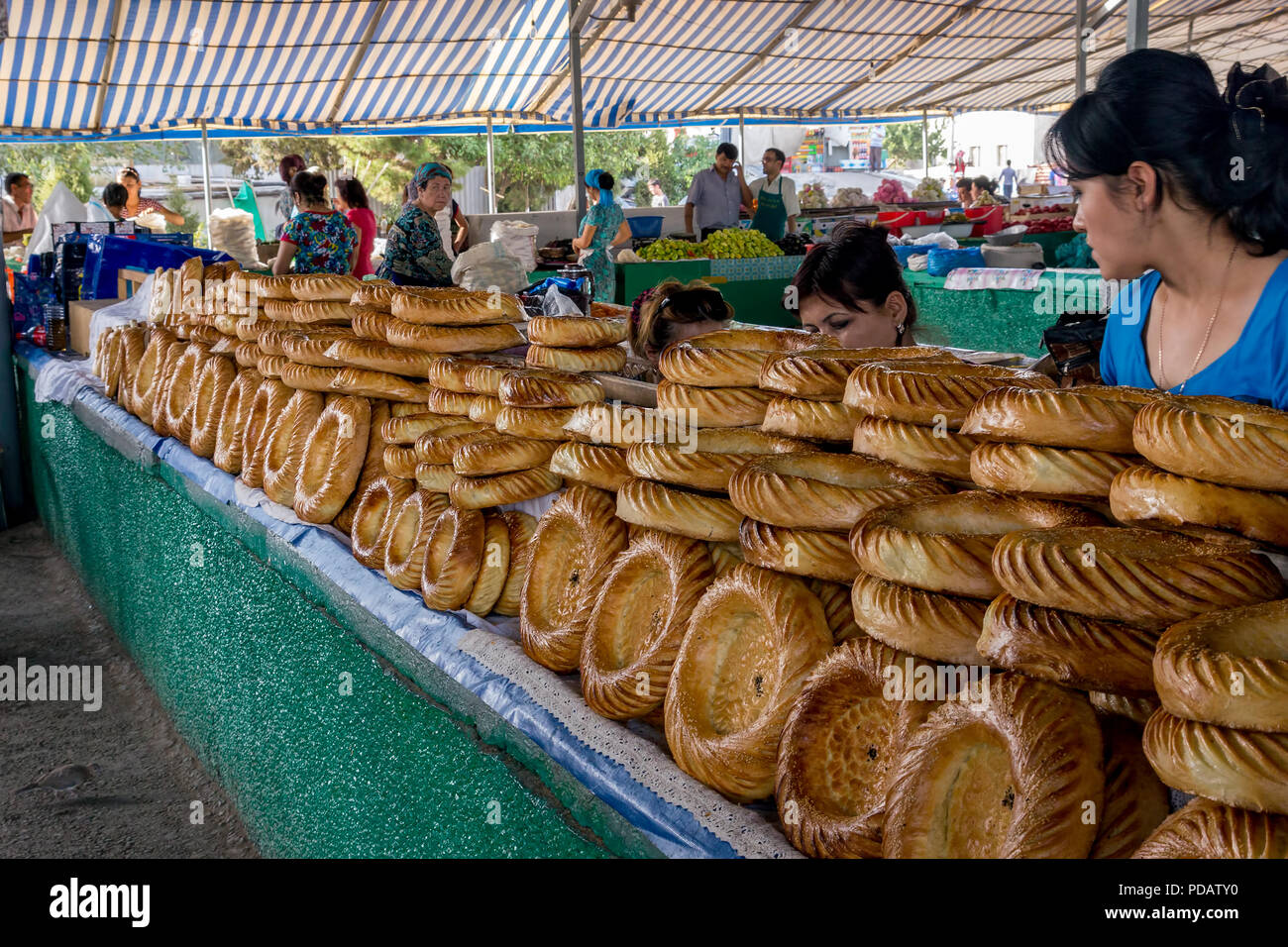 Tashkent uzbekistan bread -Fotos und -Bildmaterial in hoher Auflösung ...