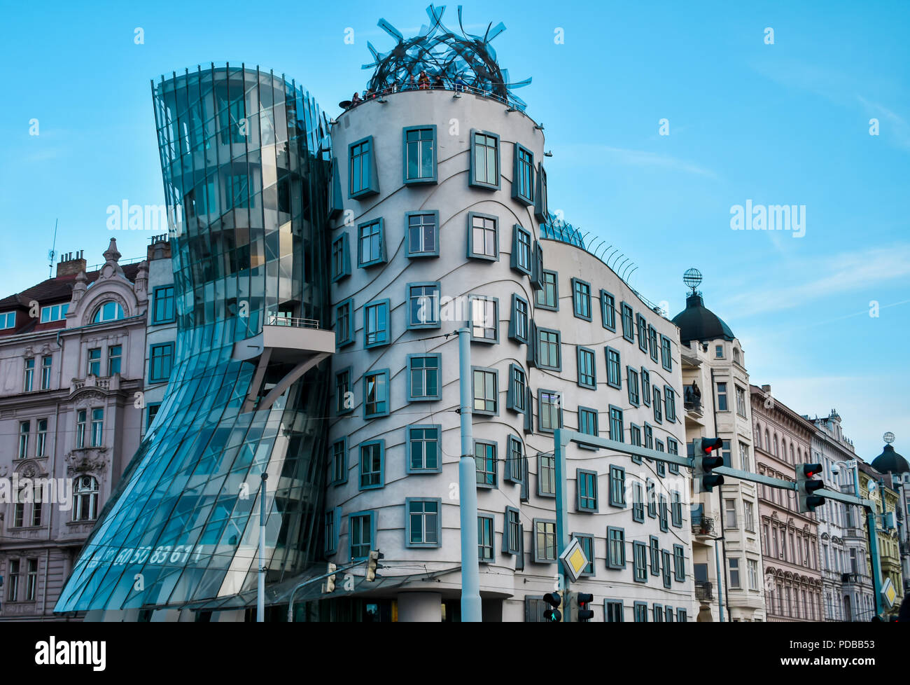 Frank gehry building prag -Fotos und -Bildmaterial in hoher Auflösung ...