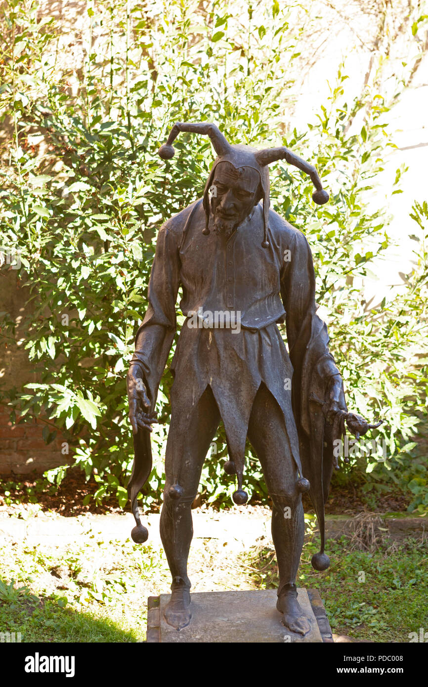 Statue Von Hofnarr Rigoletto Stockfotos und -bilder Kaufen - Alamy