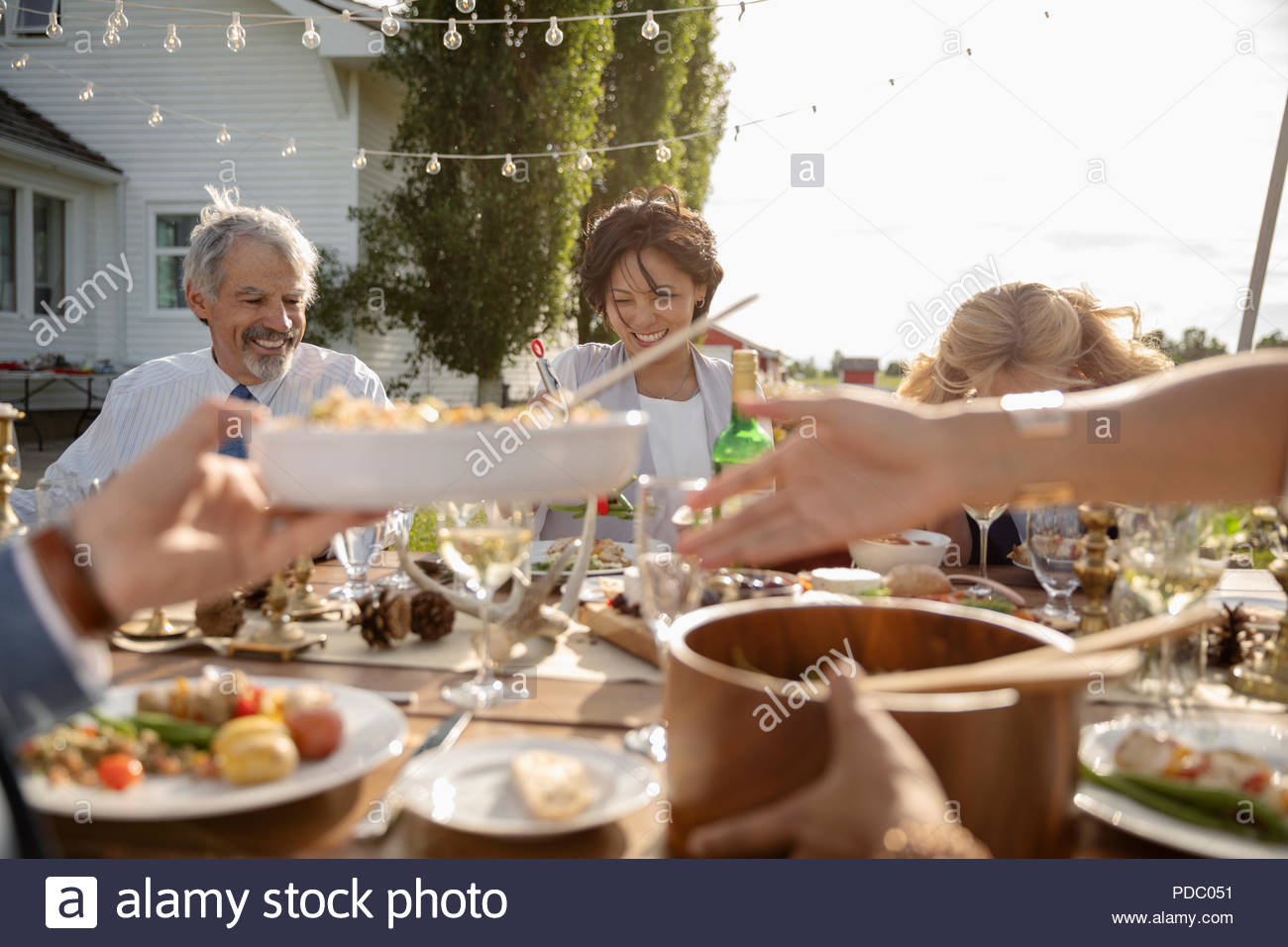 Eating and drinking -Fotos und -Bildmaterial in hoher Auflösung – Alamy