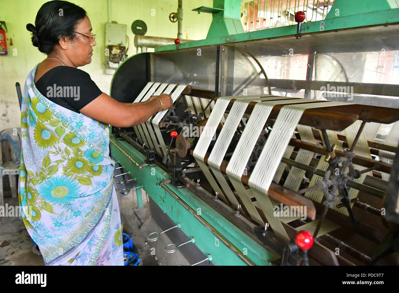 Silk spinning machine -Fotos und -Bildmaterial in hoher Auflösung – Alamy