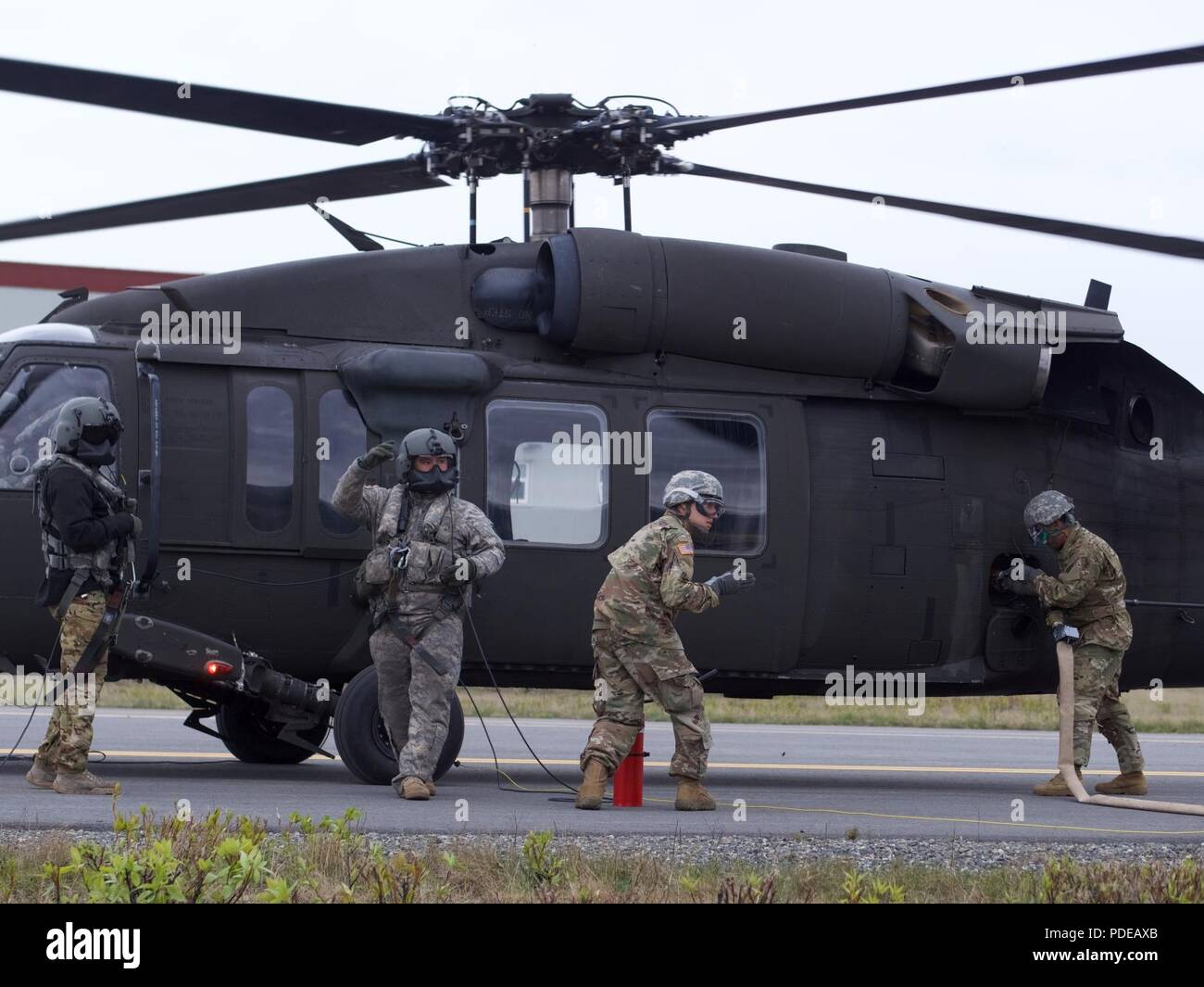 Der erdölversorgung Spezialist Soldaten von E Unternehmen, 1.BATAILLON ...