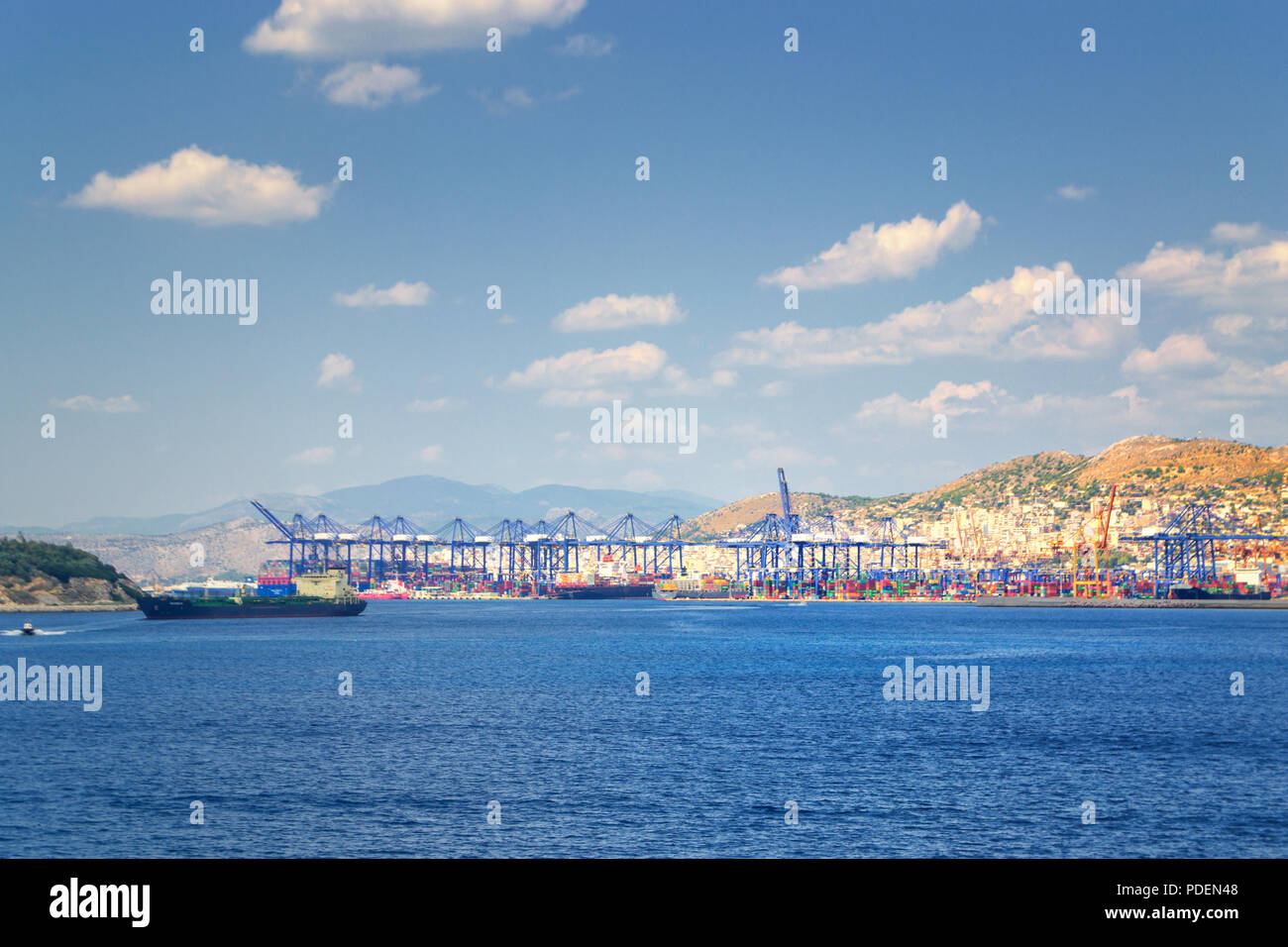 Piräus hafen -Fotos und -Bildmaterial in hoher Auflösung – Alamy