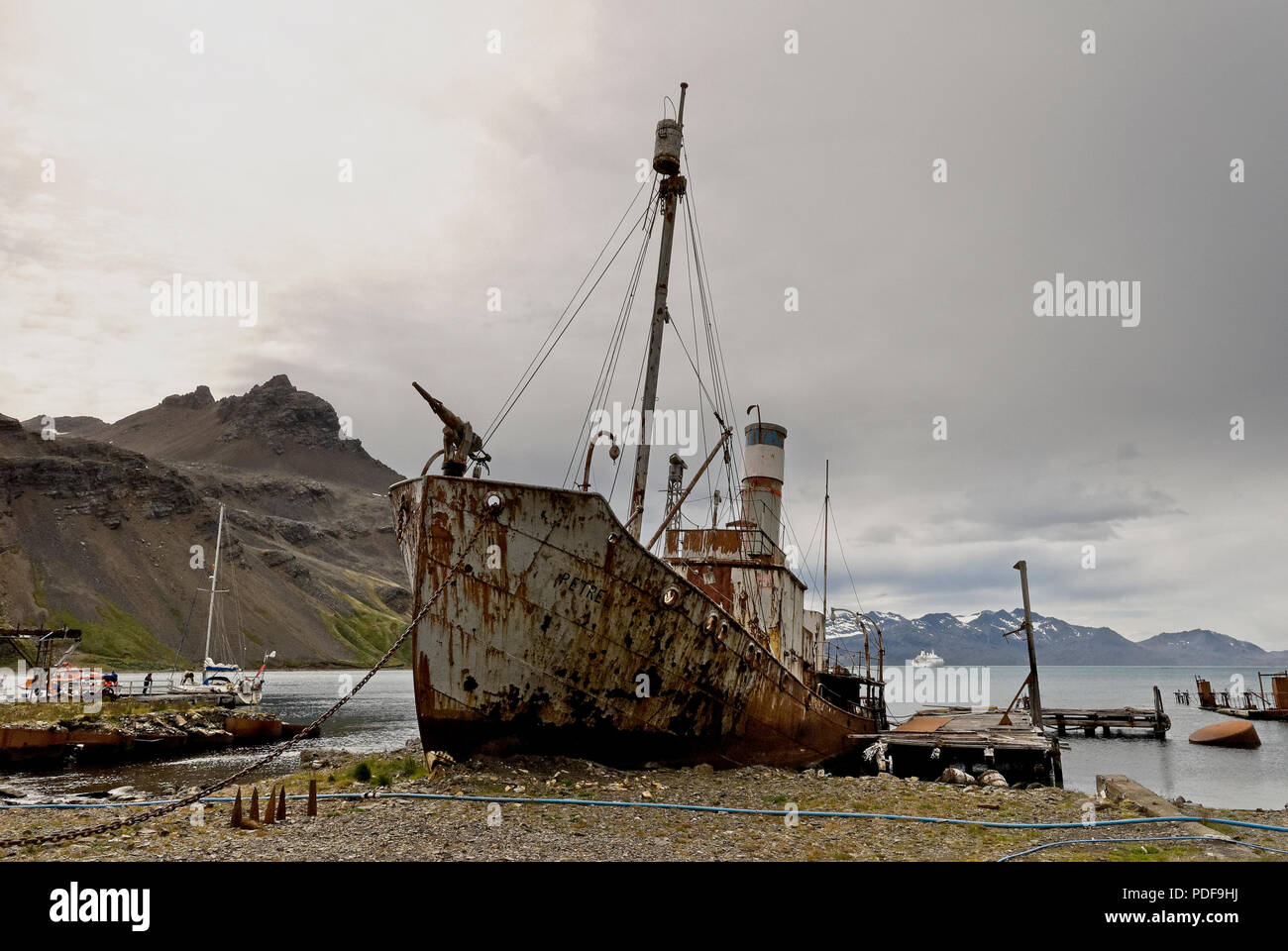 Wreck petrel grytviken south georgia -Fotos und -Bildmaterial in hoher ...