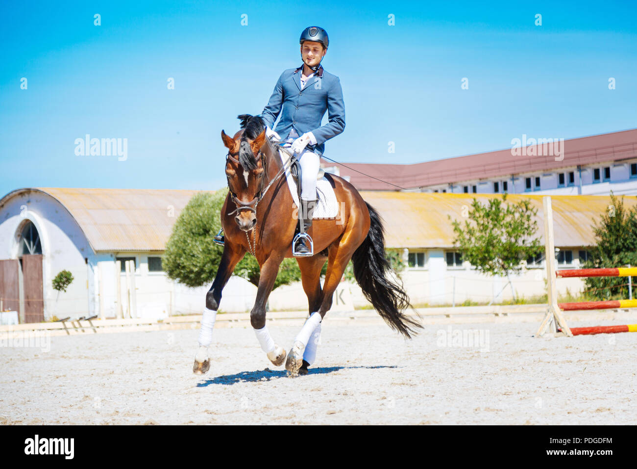 Reitstall mann -Fotos und -Bildmaterial in hoher Auflösung – Alamy