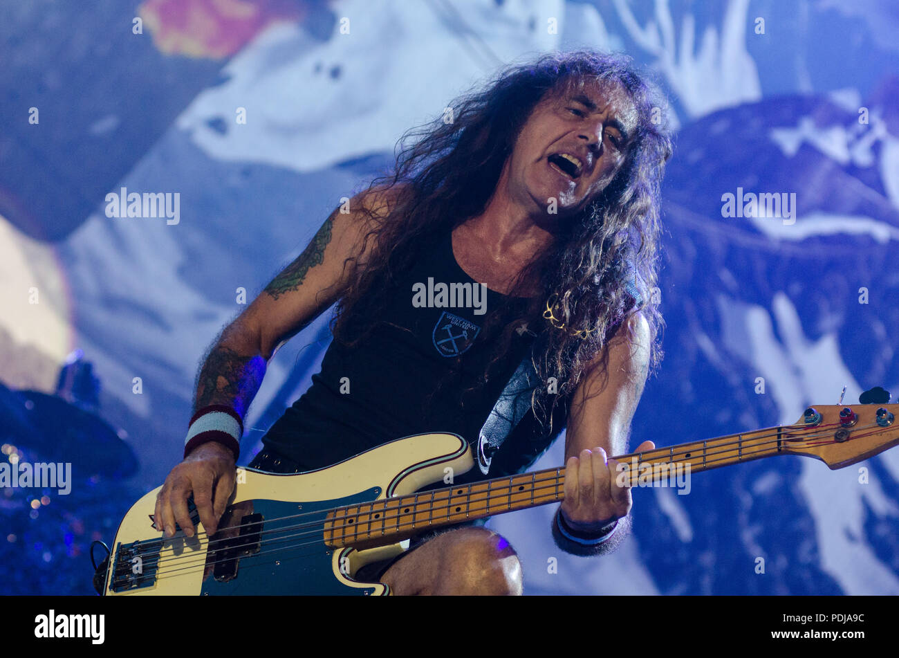 Steve harris bass -Fotos und -Bildmaterial in hoher Auflösung – Alamy