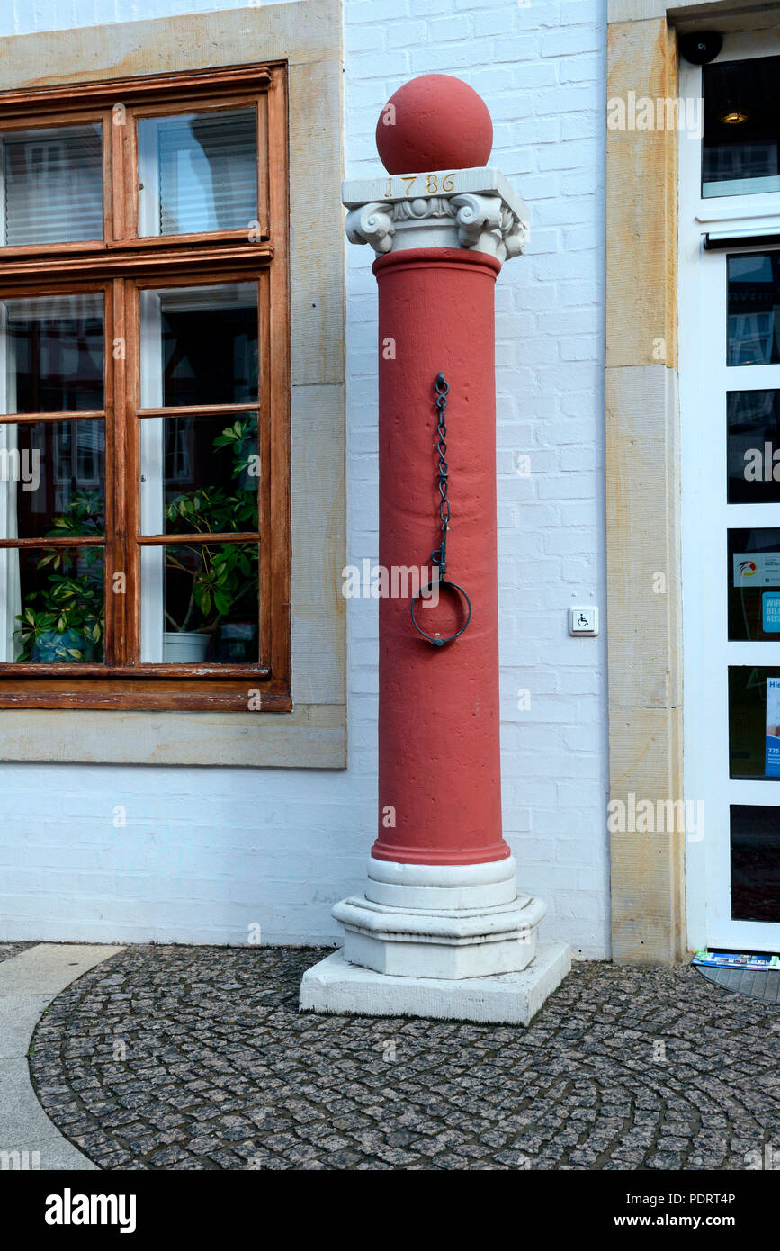 Pillory am pranger -Fotos und -Bildmaterial in hoher Auflösung – Alamy