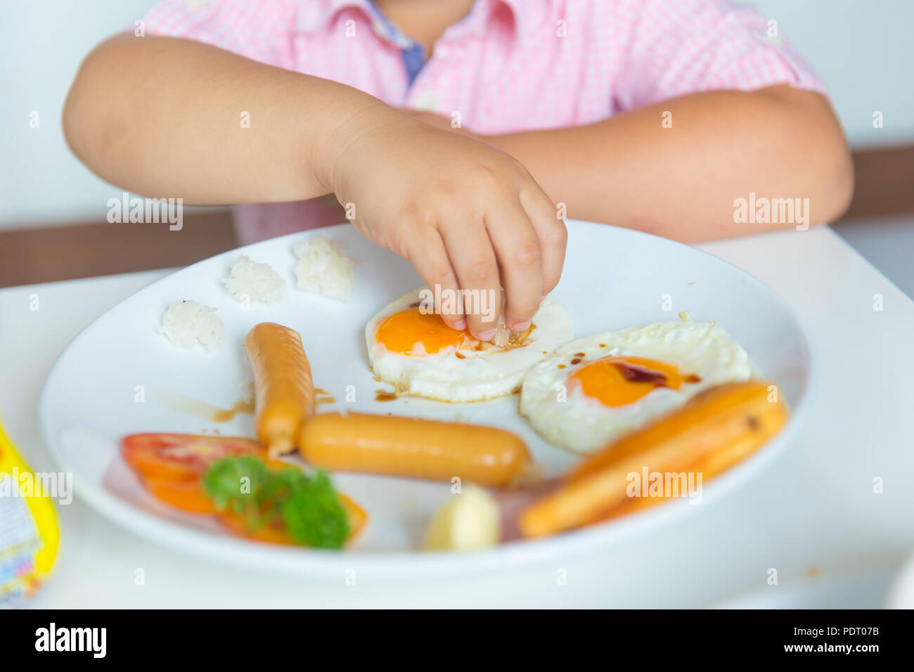 Fettes kind speck -Fotos und -Bildmaterial in hoher Auflösung – Alamy