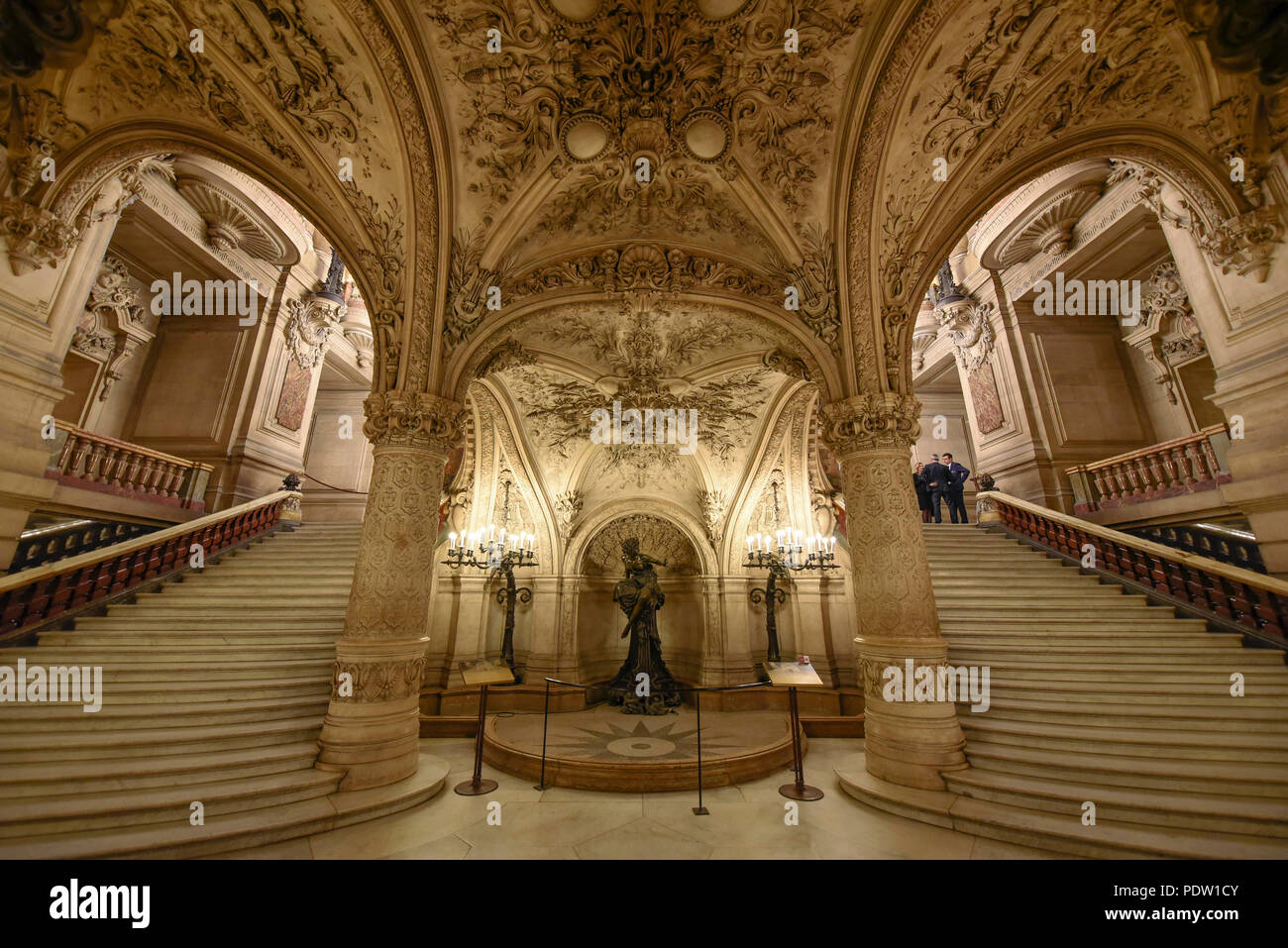 Opera Garnier Paris Stairs Stockfotos und -bilder Kaufen - Alamy