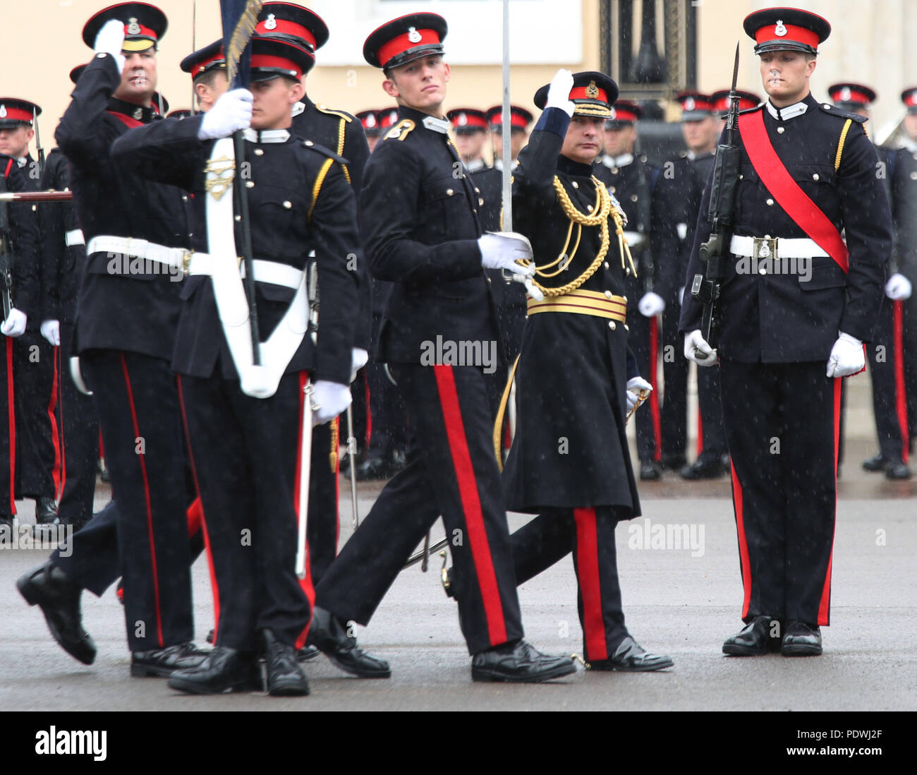 Der Chef des Generalstabs, General Mark Carleton-Smith (Mitte 2. rechts ...