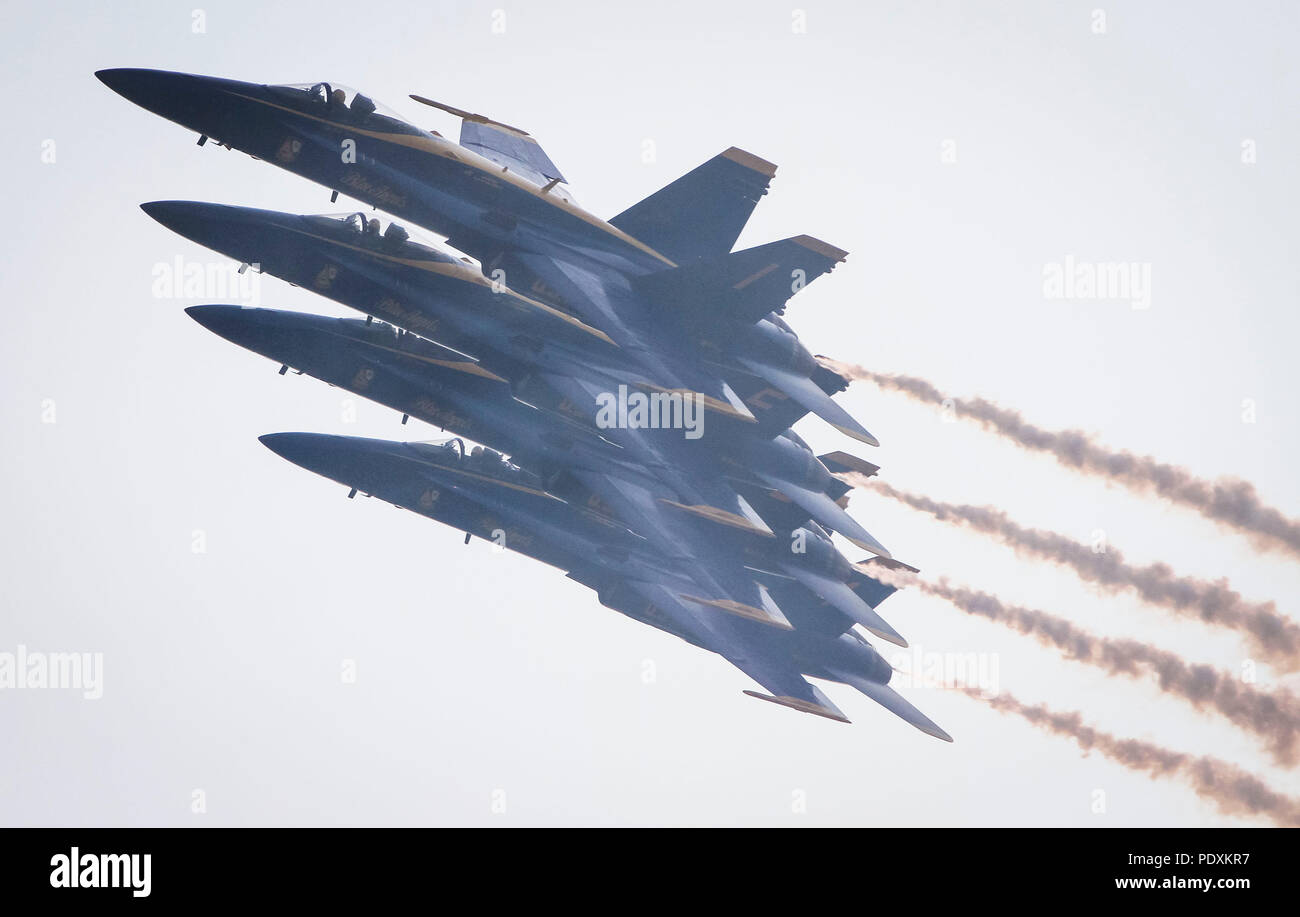 Abbotsford, Kanada. 10 Aug, 2018. Der US Navy Blue Angels aerobatic ...