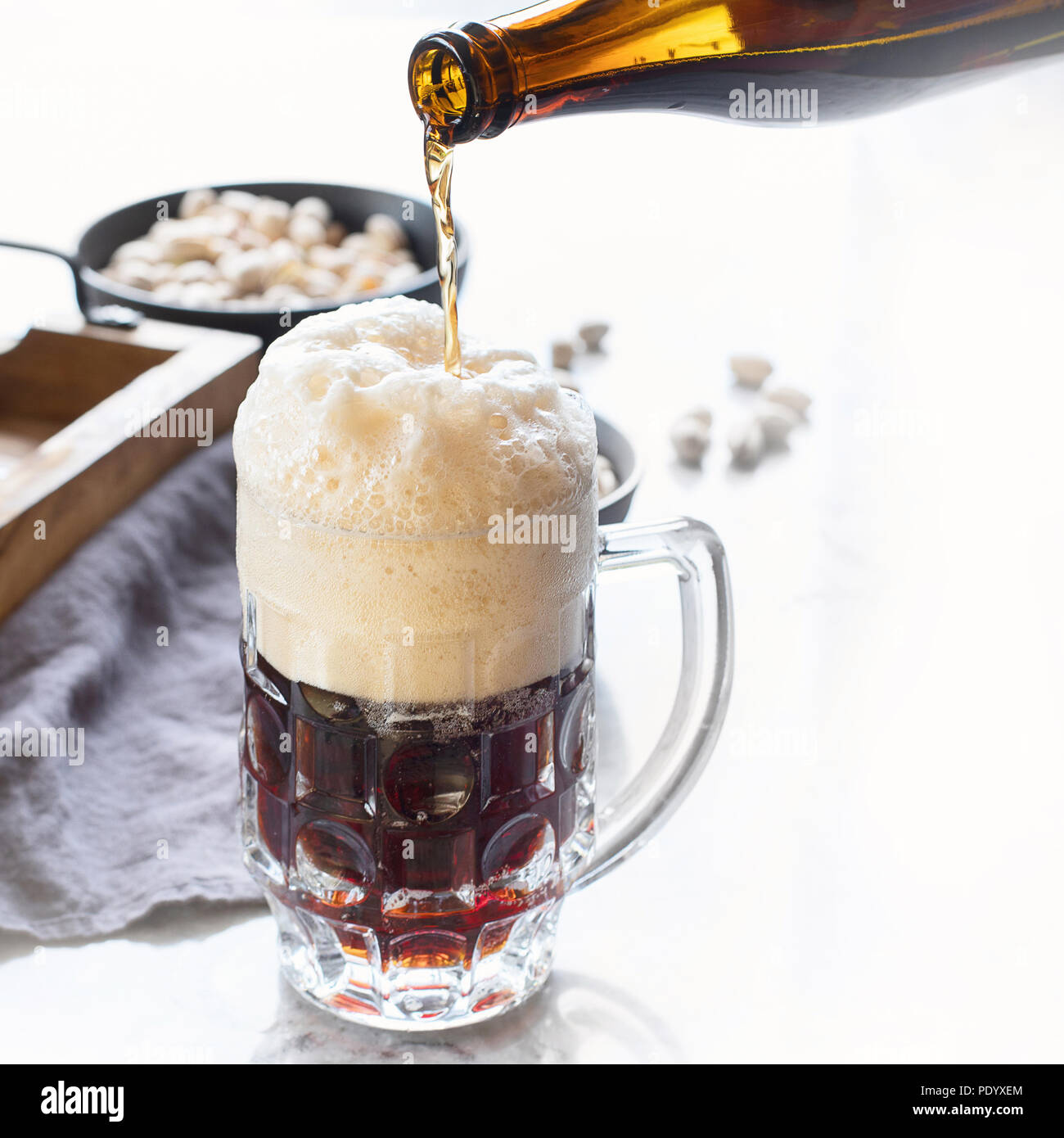 Brauerei snacks -Fotos und -Bildmaterial in hoher Auflösung – Alamy