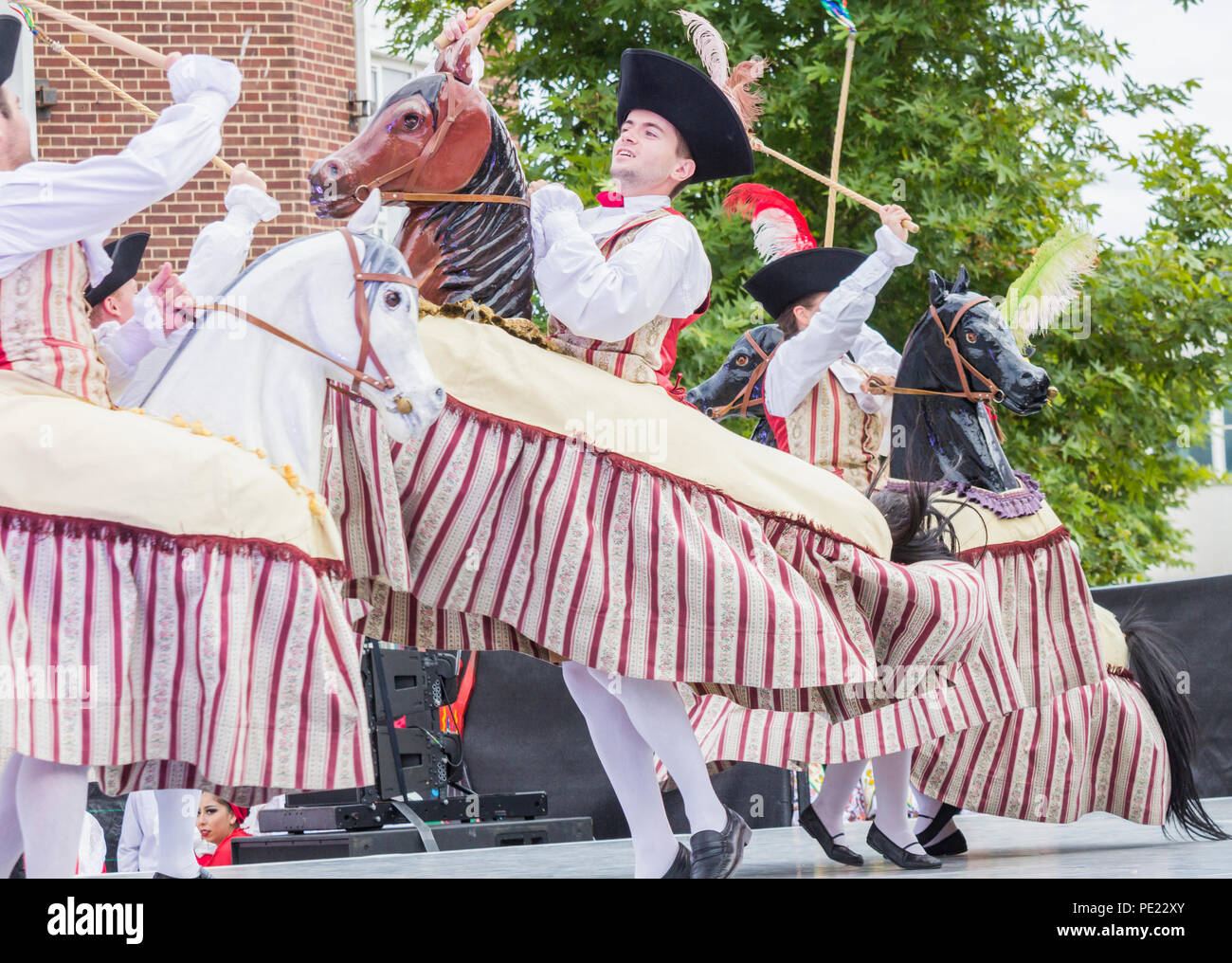 La capouliero tanzgesellschaft -Fotos und -Bildmaterial in hoher ...
