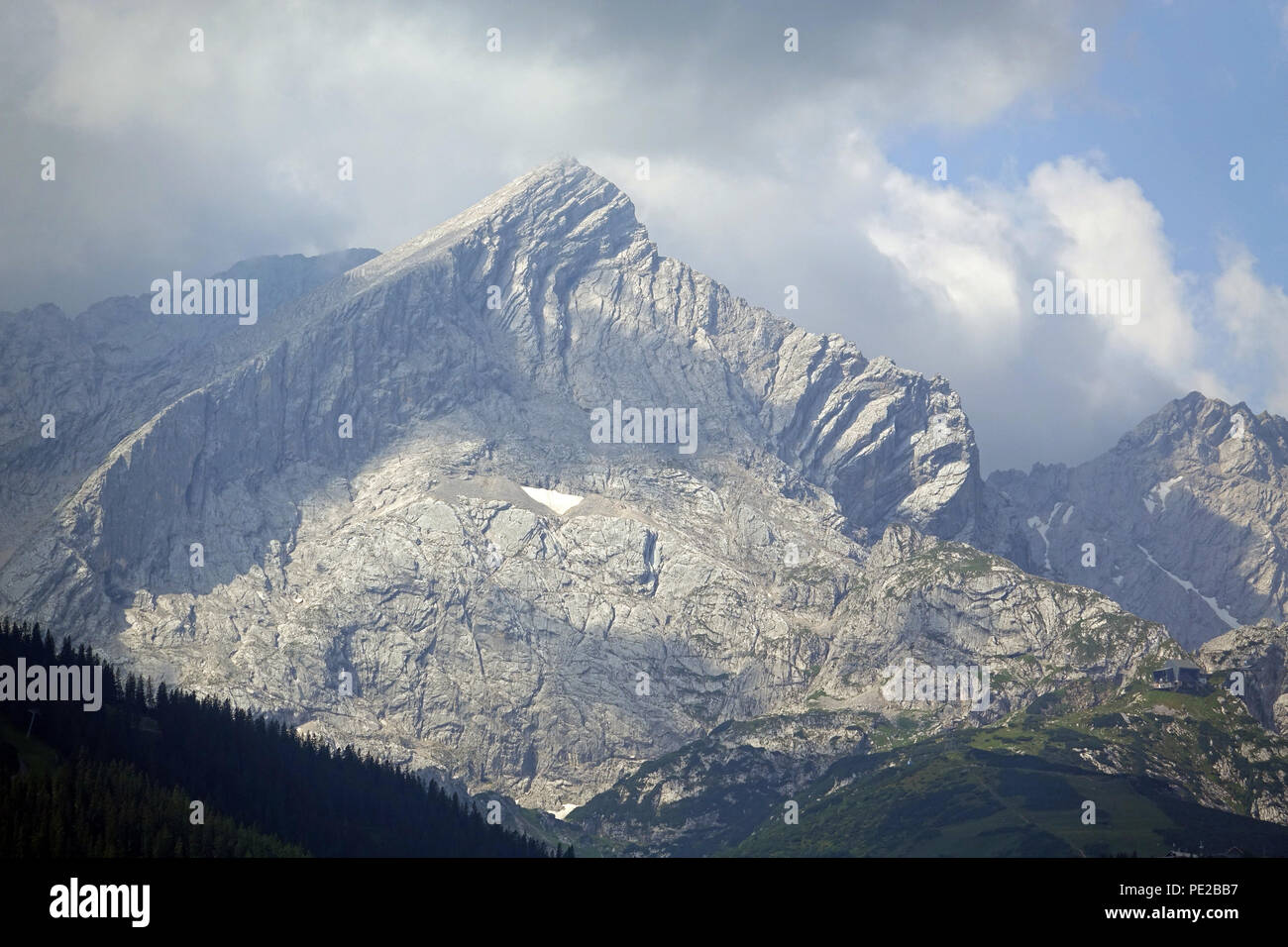 Alpspitze a zugspitze -Fotos und -Bildmaterial in hoher Auflösung – Alamy