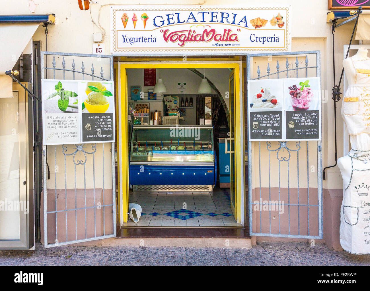 Ice cream gelato shop in -Fotos und -Bildmaterial in hoher Auflösung ...