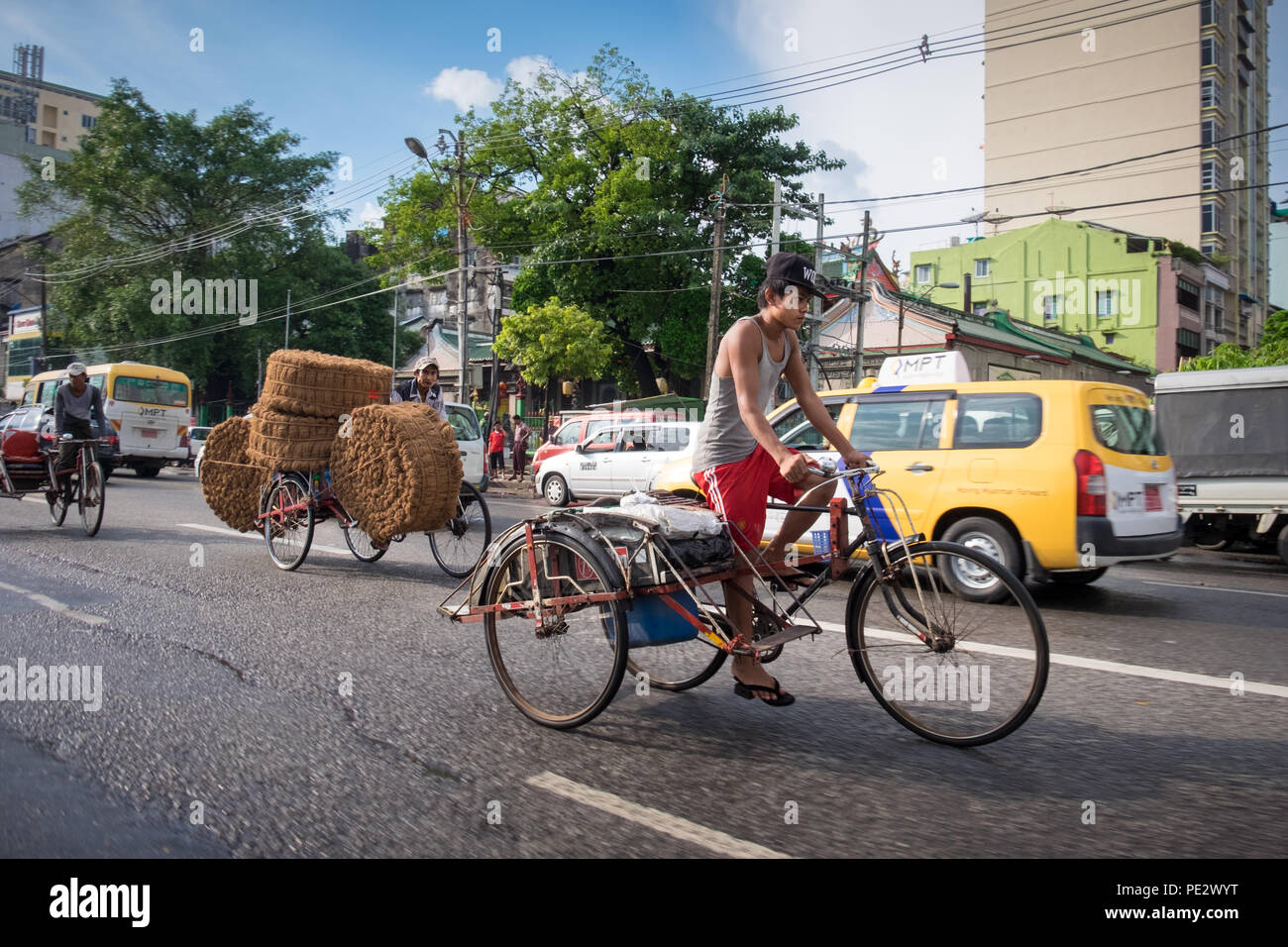 Busy streets -Fotos und -Bildmaterial in hoher Auflösung – Alamy