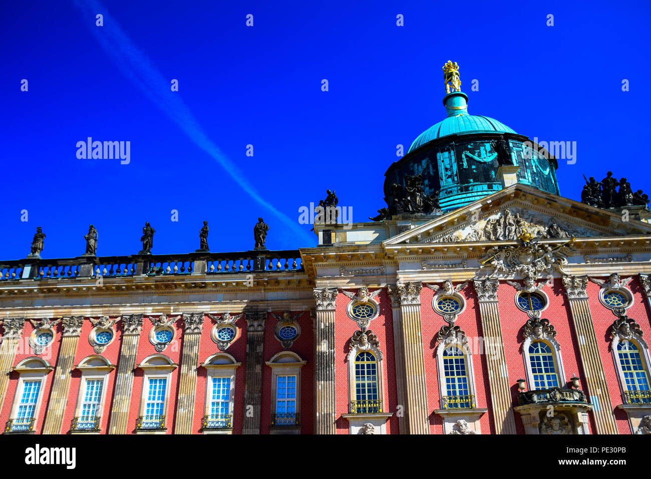 Fassade und architektonischen Details des Neuen Schlosses von Friedrich ... Fassade und architektonischen Details des Neuen Schlosses von Friedrich ...