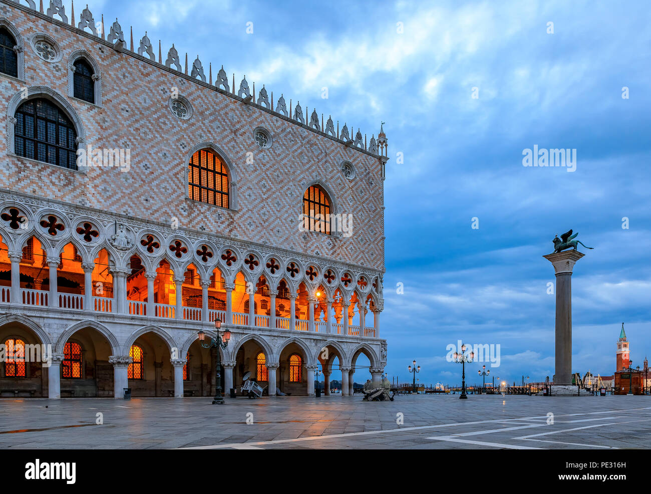 Colonna di saint mark venezia -Fotos und -Bildmaterial in hoher ...