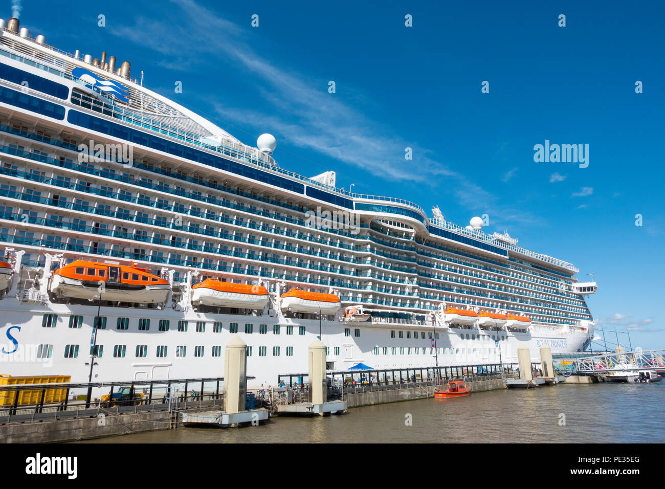 Royal princess cruise ship -Fotos und -Bildmaterial in hoher Auflösung ...