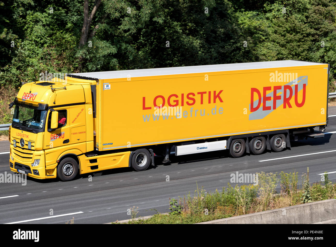 Defru Lkw auf der Autobahn. Defru Logistik ist eine deutsche Firma mit ...
