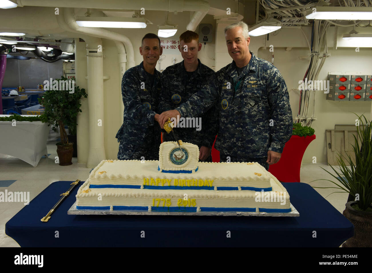 Navy's 240 geburtstag -Fotos und -Bildmaterial in hoher Auflösung – Alamy