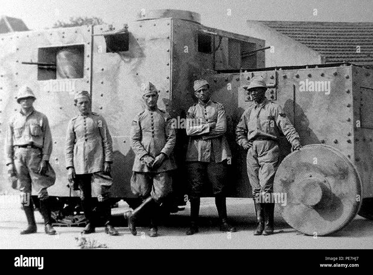 Gepanzerter traktor -Fotos und -Bildmaterial in hoher Auflösung – Alamy