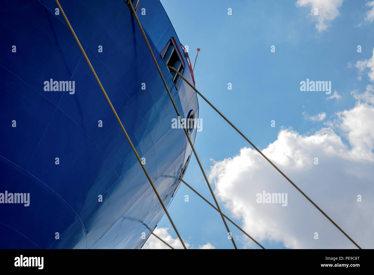 Anker in einem schiff im hamburger hafen -Fotos und -Bildmaterial in ...