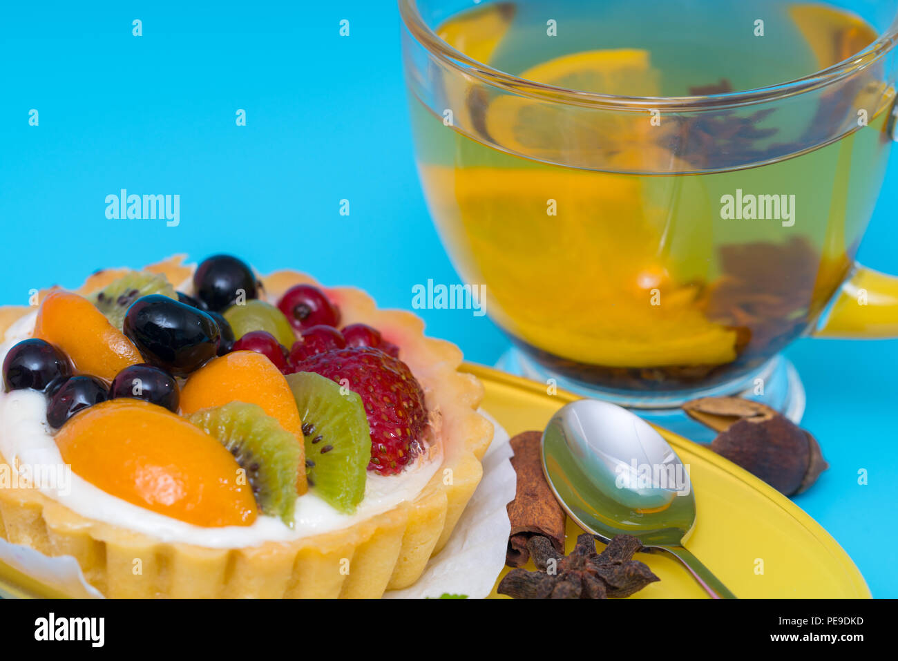 Gemischte fruchttarte -Fotos und -Bildmaterial in hoher Auflösung – Alamy