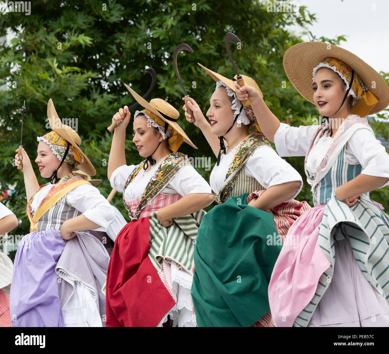 La capouliero tanzgesellschaft -Fotos und -Bildmaterial in hoher ...