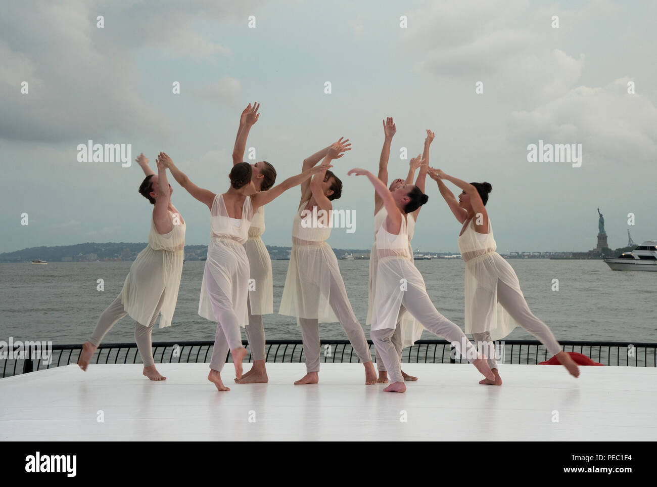 Ariel dance -Fotos und -Bildmaterial in hoher Auflösung – Alamy