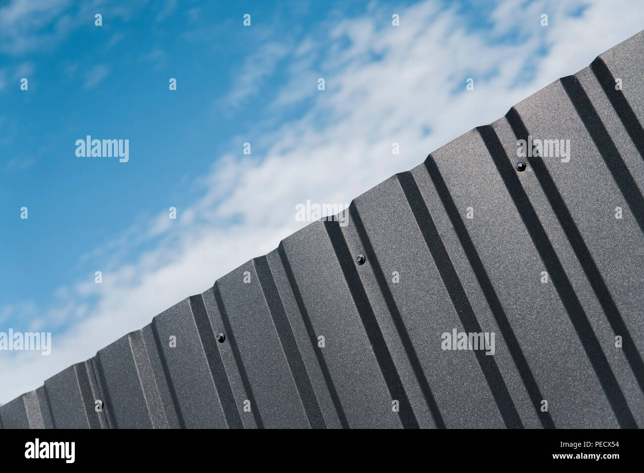 Wellblech abstellgleis -Fotos und -Bildmaterial in hoher Auflösung ...