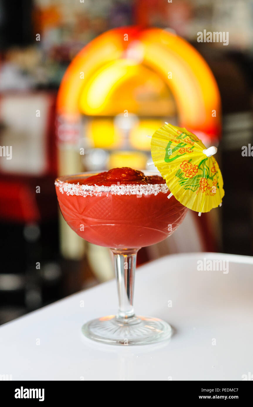 Roter mocktail -Fotos und -Bildmaterial in hoher Auflösung – Alamy
