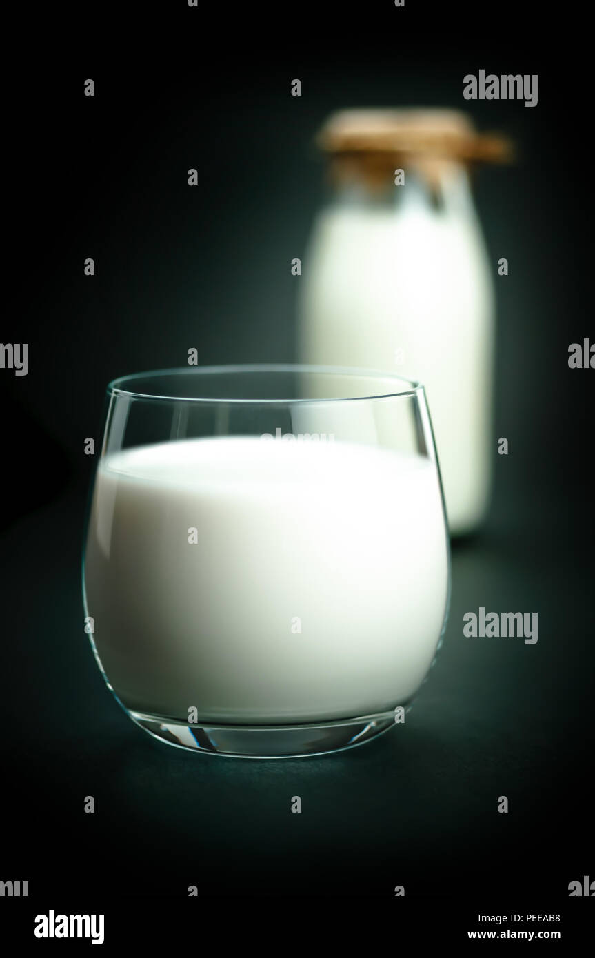Milchiges glas -Fotos und -Bildmaterial in hoher Auflösung – Alamy