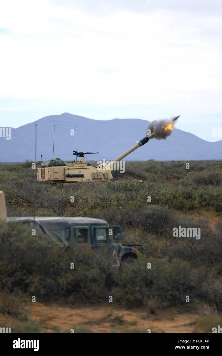 Ein U.S. Army M109A6 Paladin Self-Propelled Howitzer vom 2nd Platoon ...