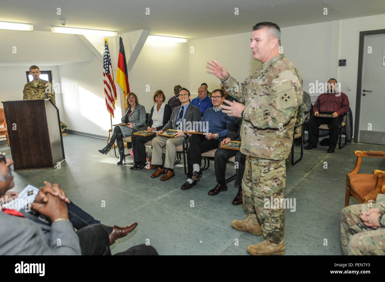 Brigg gen timothy j daugherty -Fotos und -Bildmaterial in hoher ...