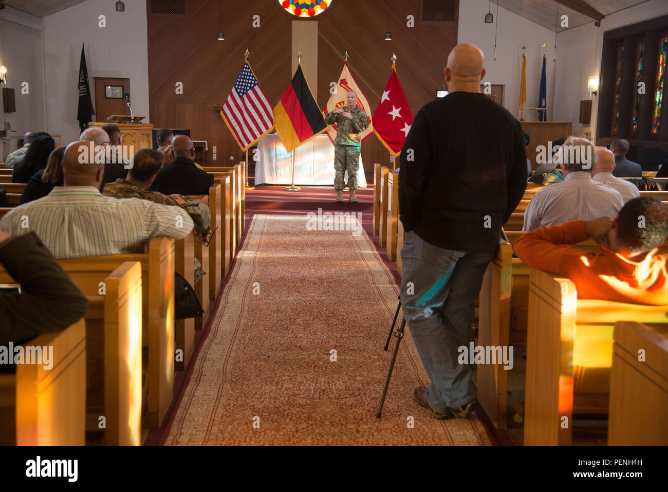 Generalleutnant Kenneth R. Dahl, Commander, U.S. Army Installation ...