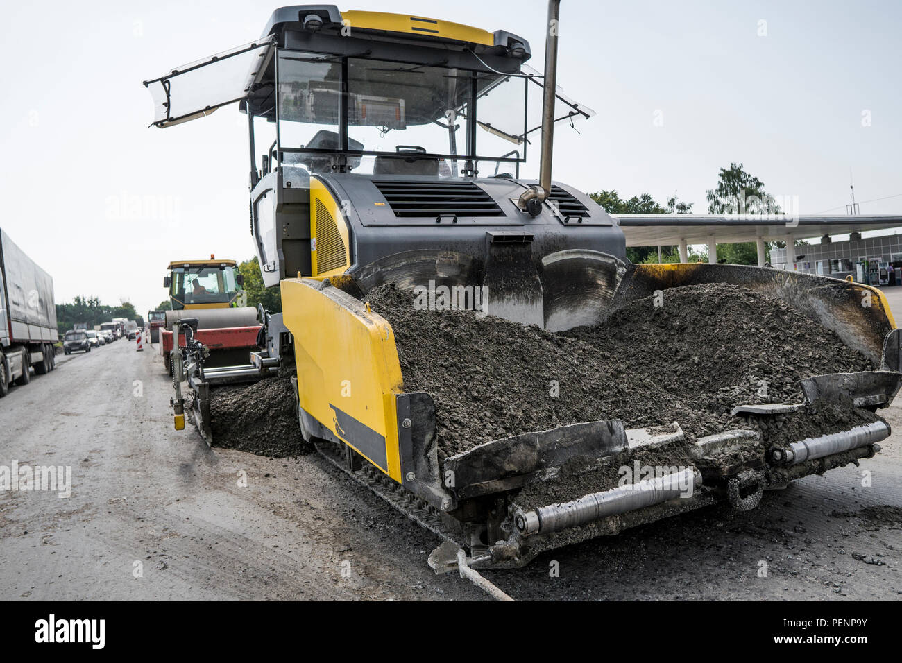 Paver machine -Fotos und -Bildmaterial in hoher Auflösung – Alamy