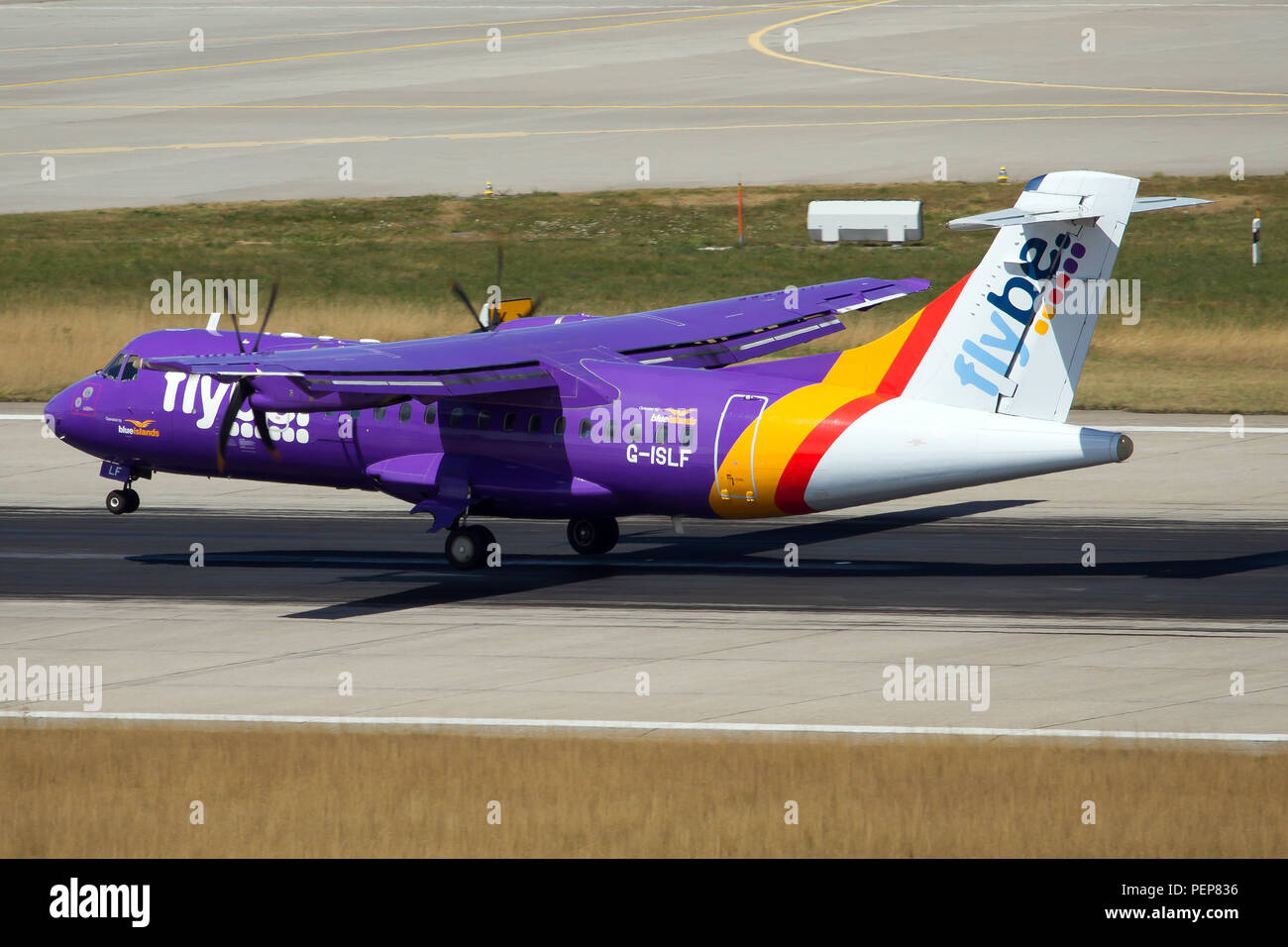 Zürich, Schweiz. 11 Aug, 2018. Flybe (Blue Islands) ATR 42-500 Landung ...
