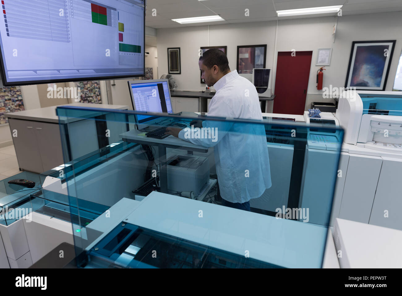 Techniker computer -Fotos und -Bildmaterial in hoher Auflösung – Alamy