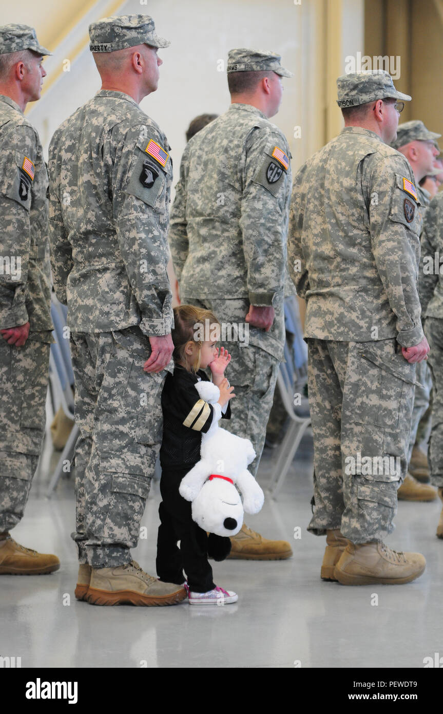 U.S. Army Chief Warrant Officer 5 Dane Dougherty's Tochter, Herbst 3 ...