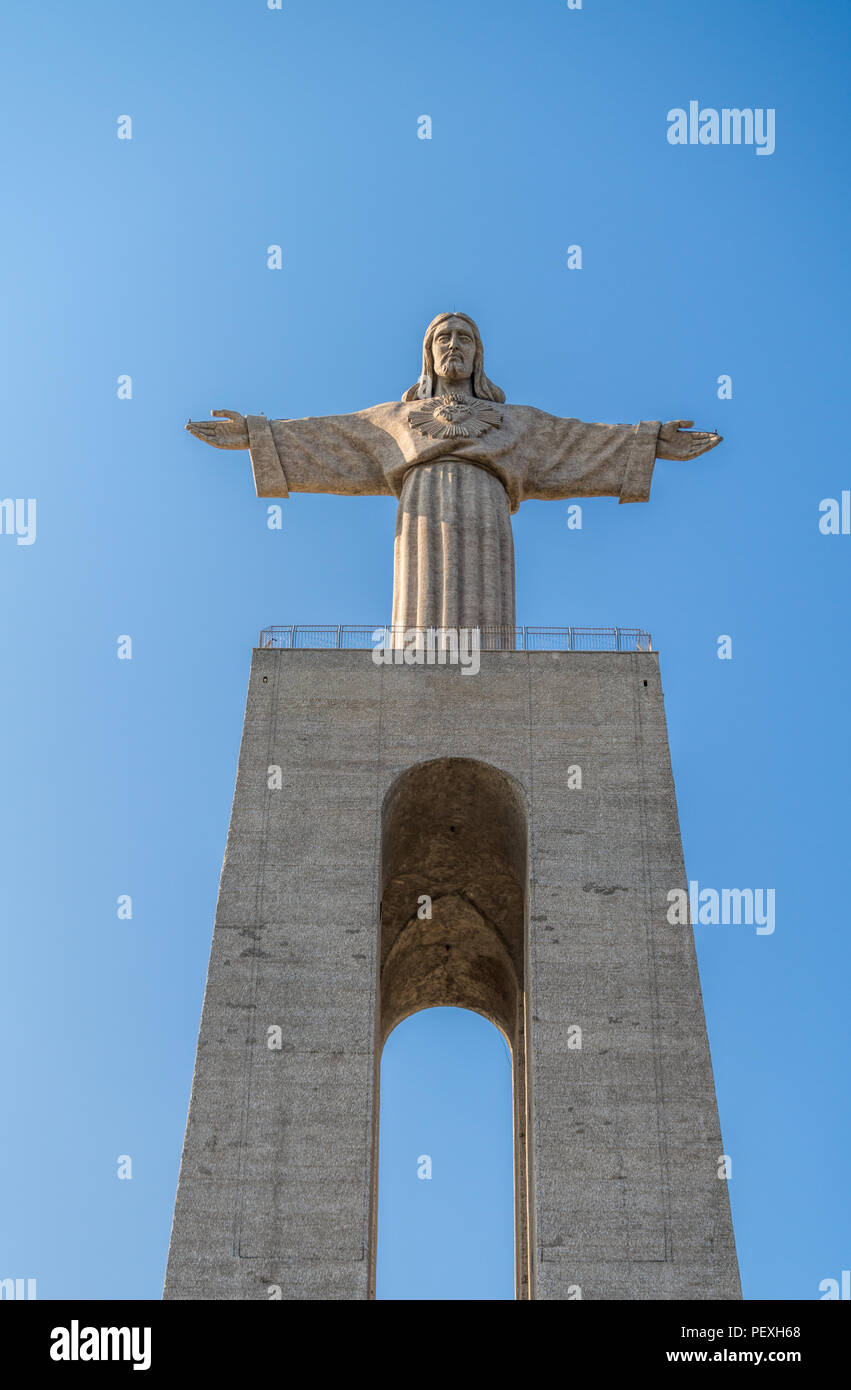 Cristo Rei (Christus König) Statue in Almada, Lissabon, Portugal ...