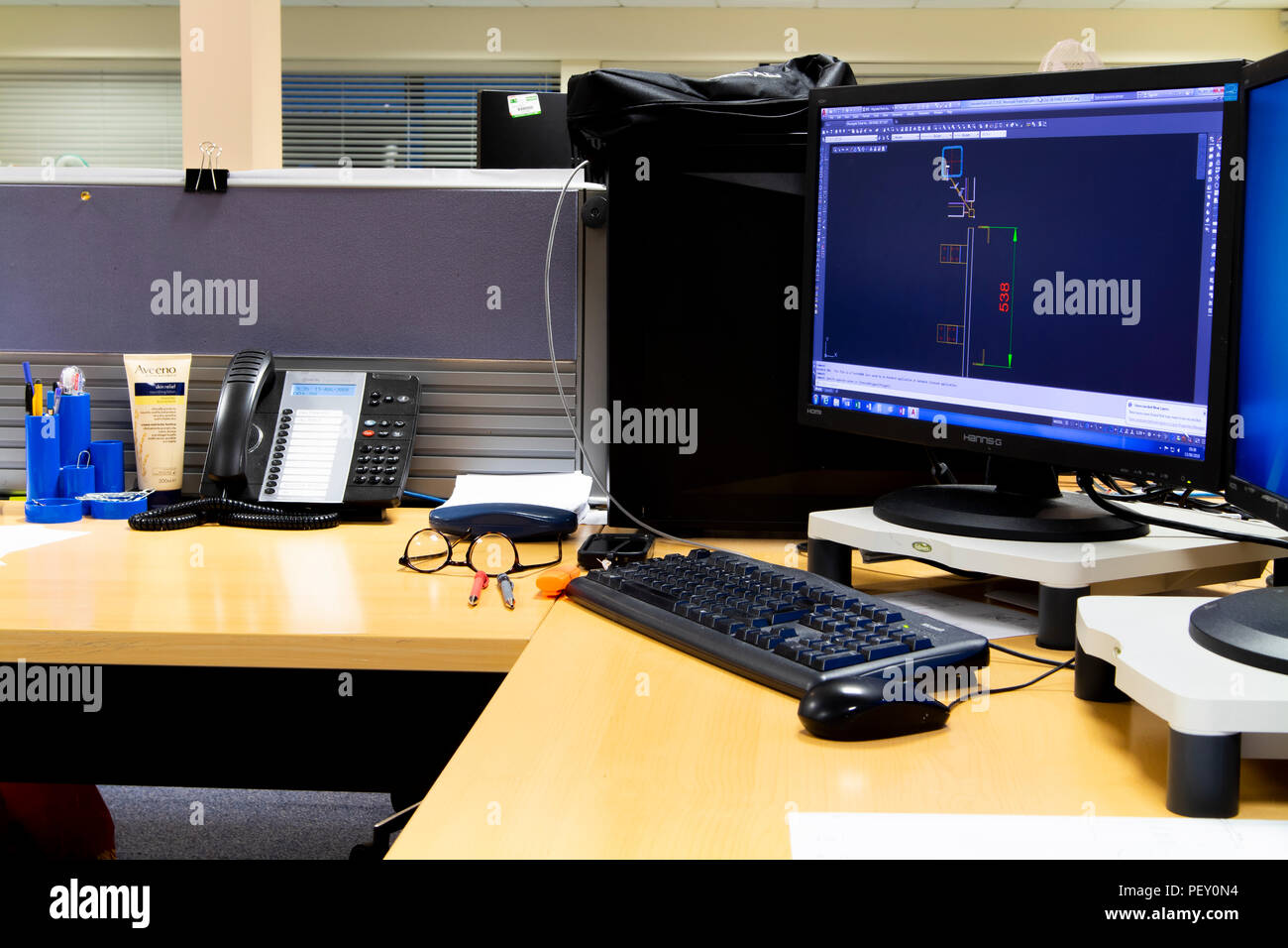 Computer workstations -Fotos und -Bildmaterial in hoher Auflösung – Alamy