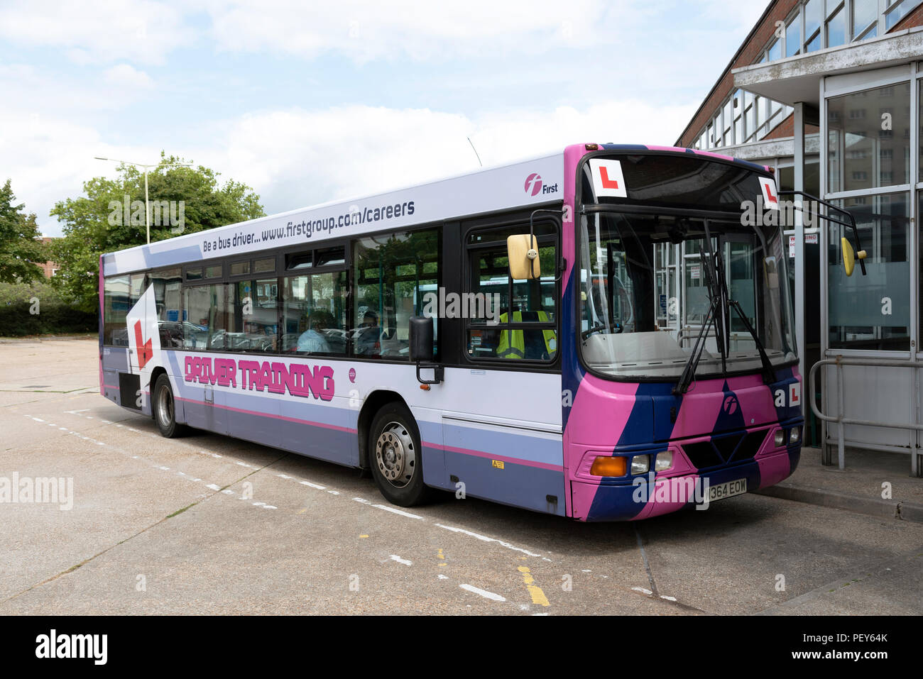 Learner bus driver -Fotos und -Bildmaterial in hoher Auflösung – Alamy