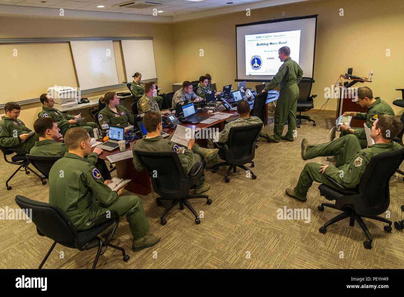 Fighter pilots briefing -Fotos und -Bildmaterial in hoher Auflösung – Alamy