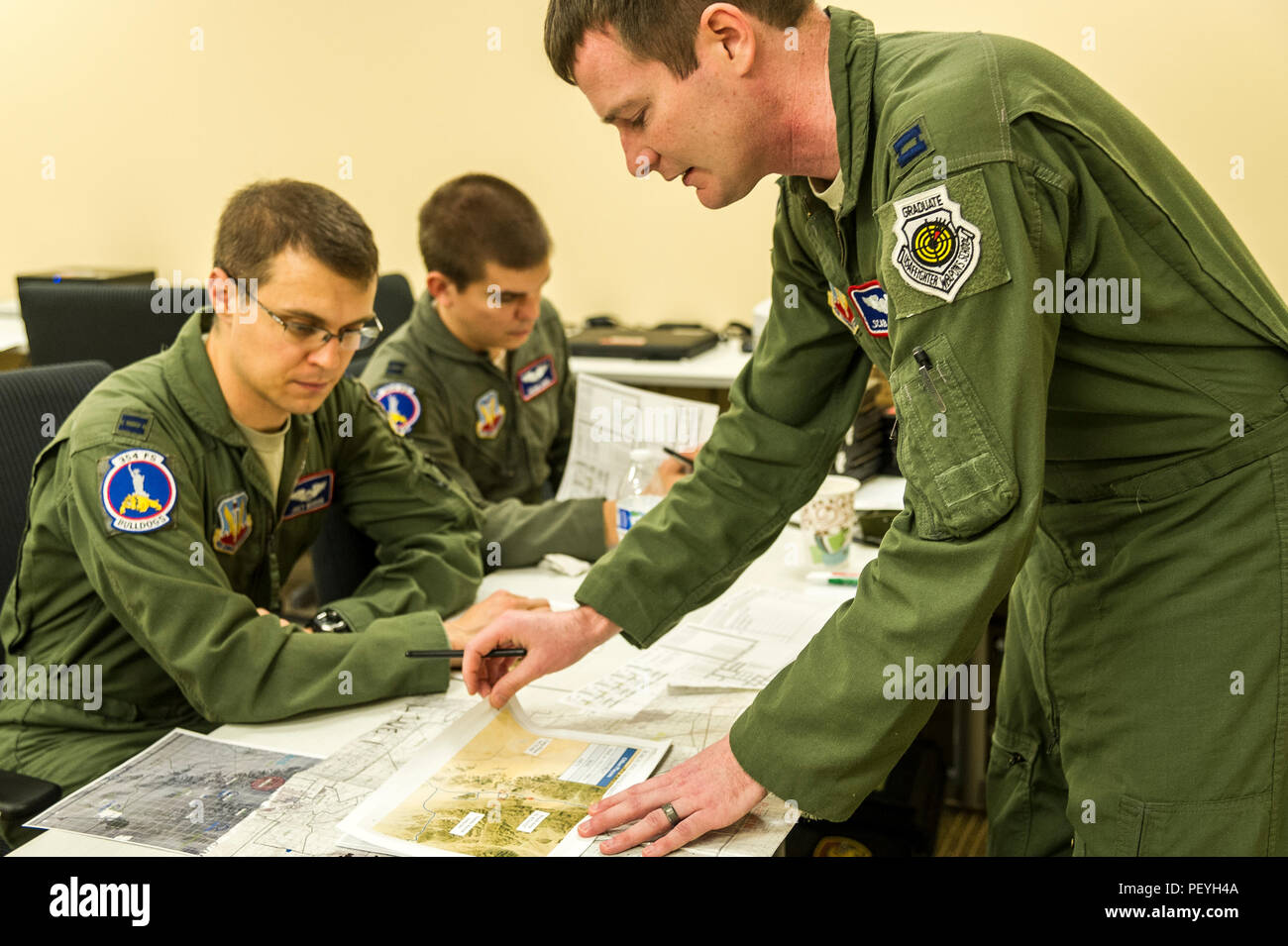Fighter Pilots Briefing Stockfotos und -bilder Kaufen - Alamy