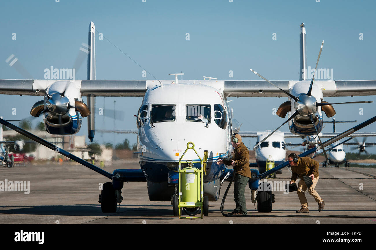 Betreuer mit der 919Th Special Operations Instandhaltungsgruppe ziehen ...
