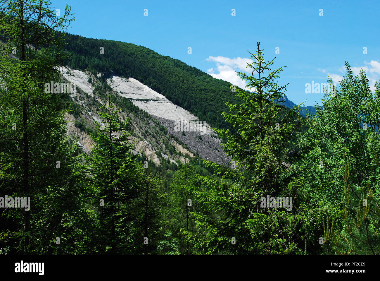 Sie können immer noch die Wunde des Monte Toc, der großen Erdrutsch ...