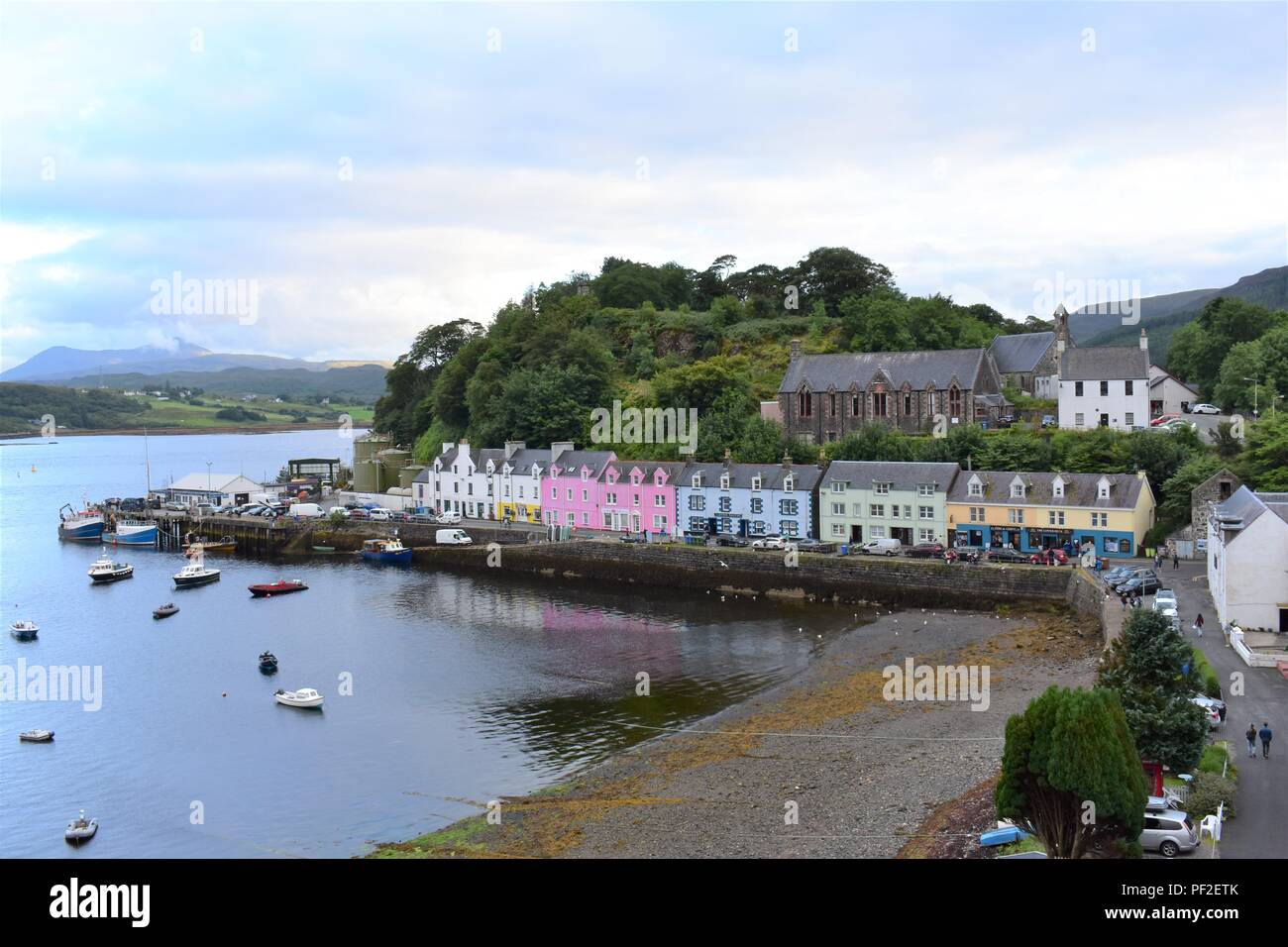 Portree waterfront isle skye scotland -Fotos und -Bildmaterial in hoher ...
