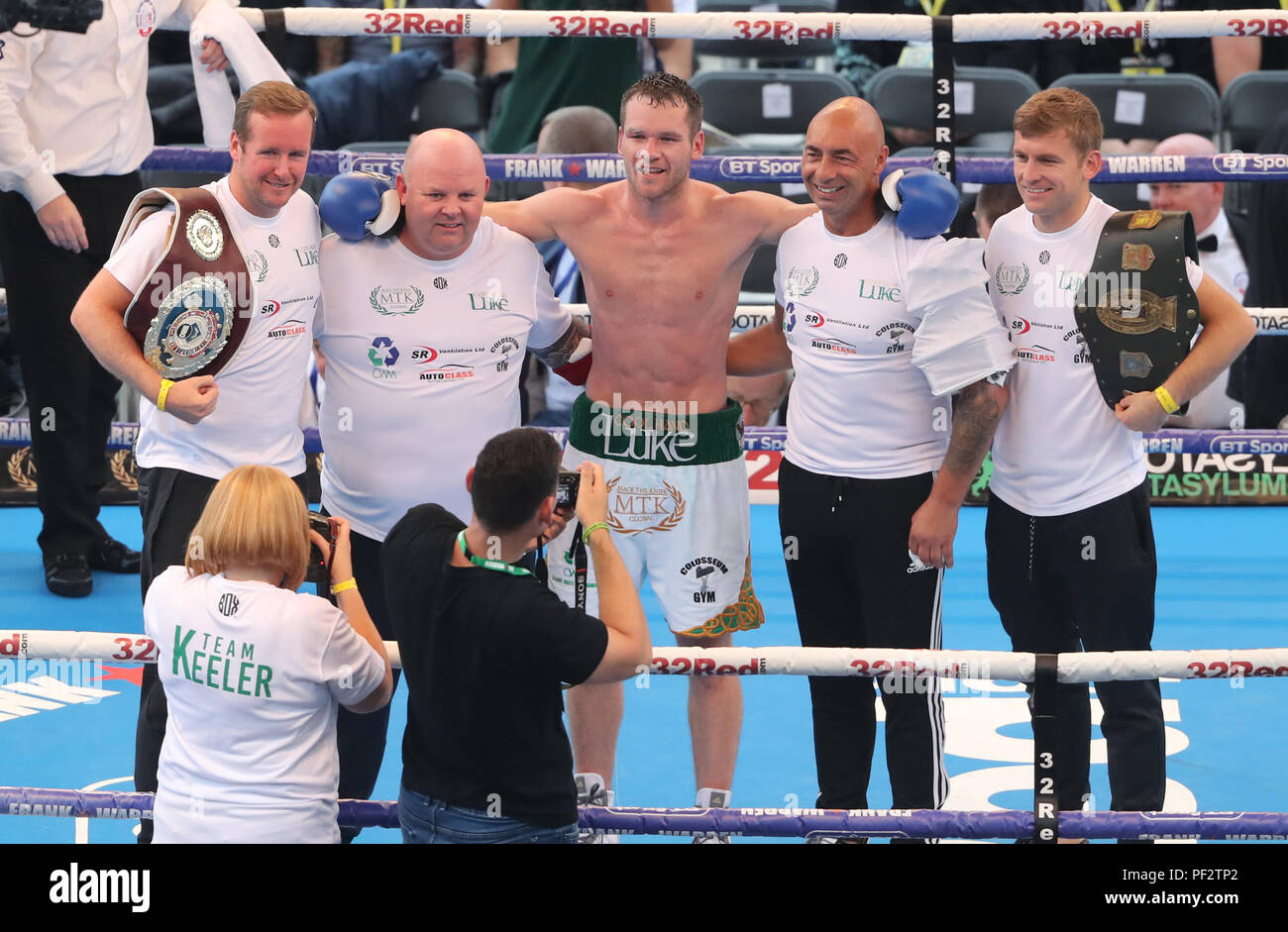 Luke keeler feiert -Fotos und -Bildmaterial in hoher Auflösung – Alamy